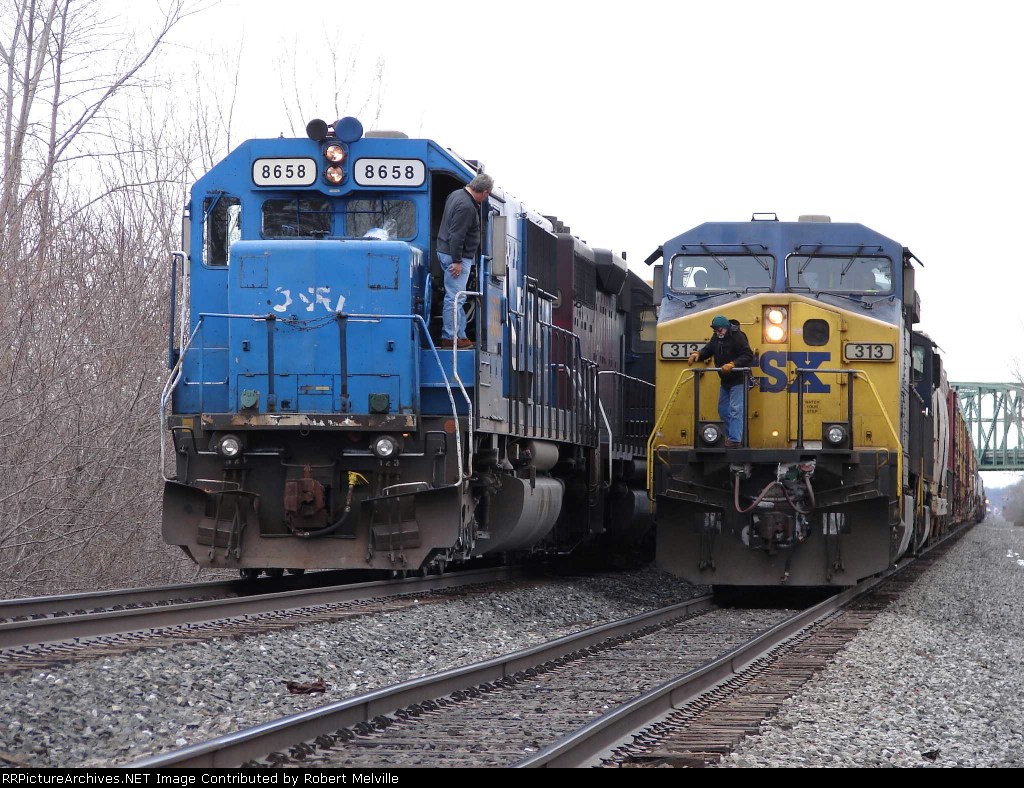 CSX 313 stopped to assist stricken CR 8658